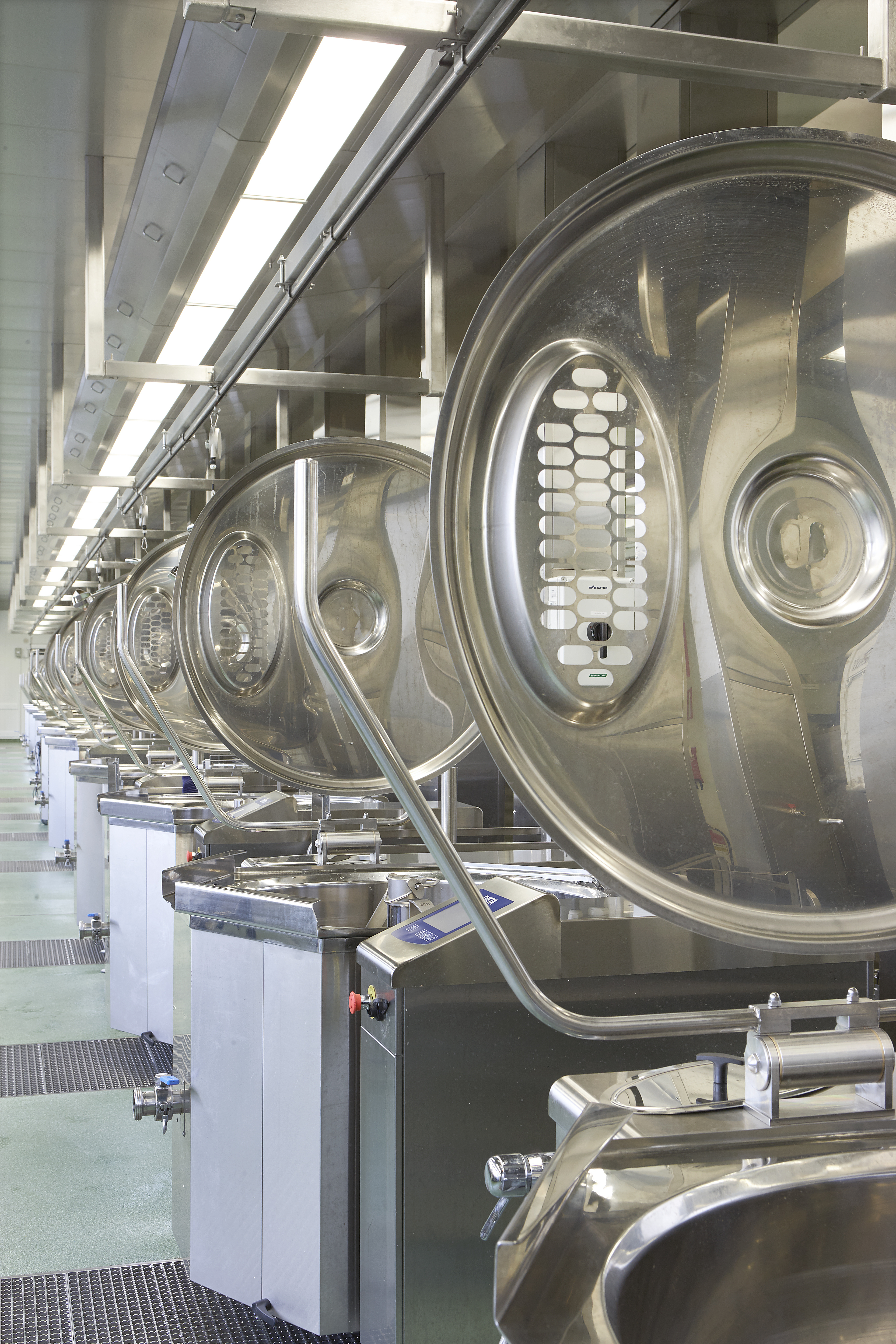 How Mixing Kettles Keep Central Production Units Running Smoothly